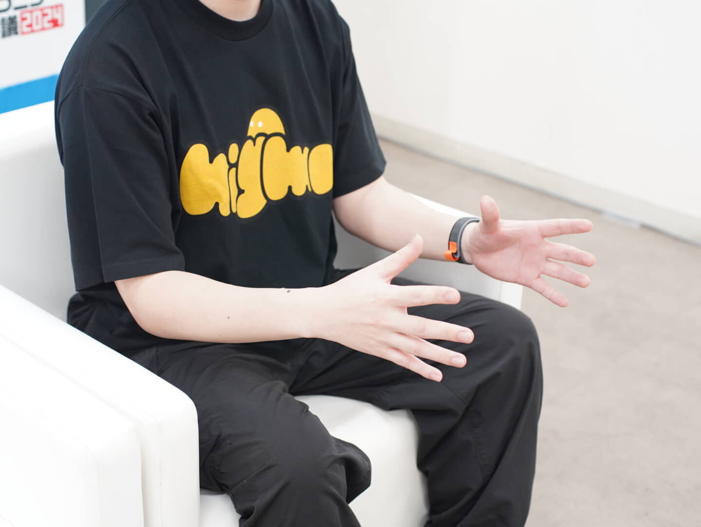 higmaインタビュー。最新アルバム『Bouquet』と心癒されるポップスの作り方について語る＠ニコニコ超会議2024 | plug+（ぷらぷら）