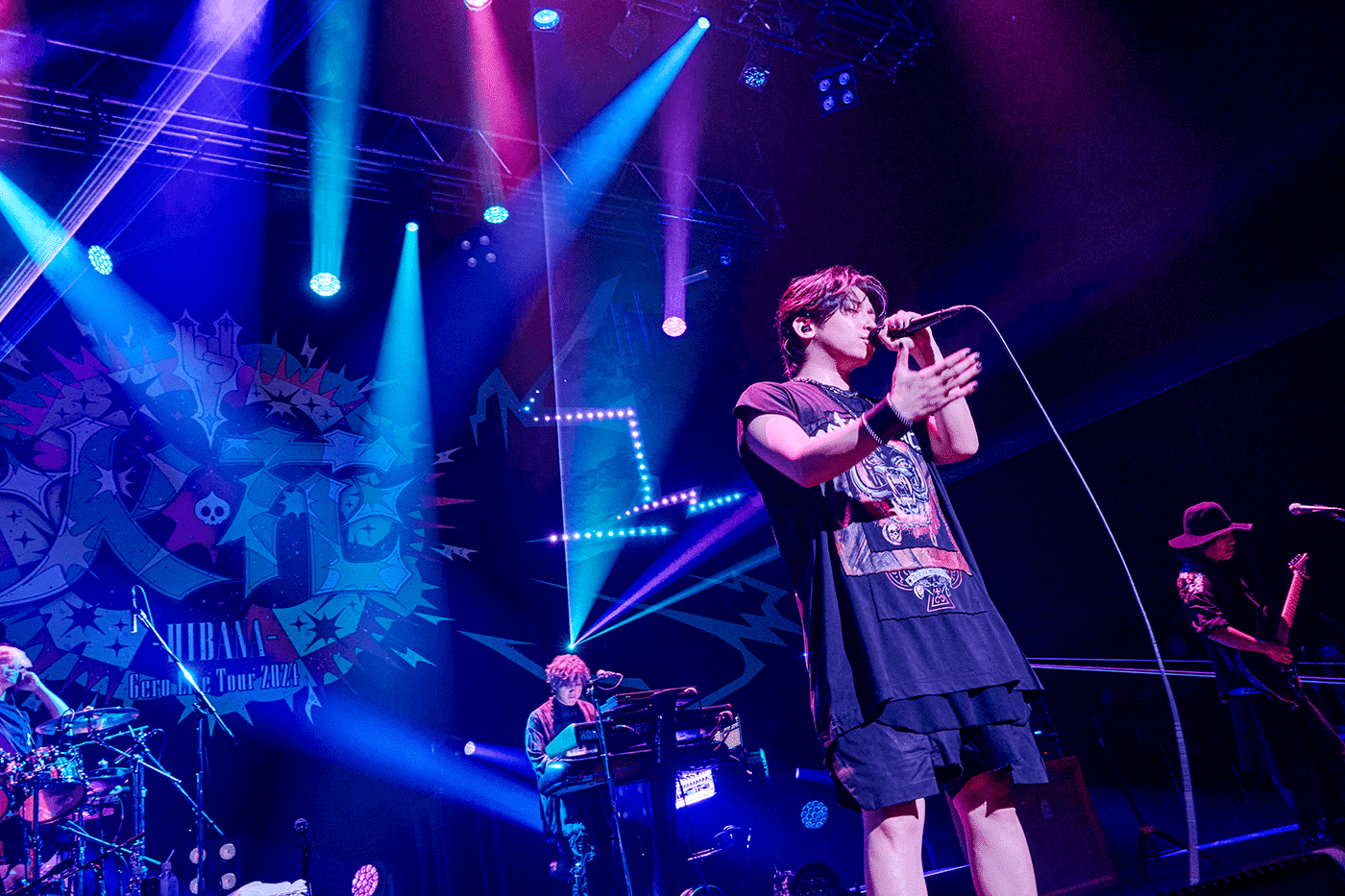 歌い手活動16周年を迎えたGero、地元・関西でファンへの感謝とロックの絶頂感に酔いしれた一夜／2024年大阪公演 Zeppツアー『火花 ...