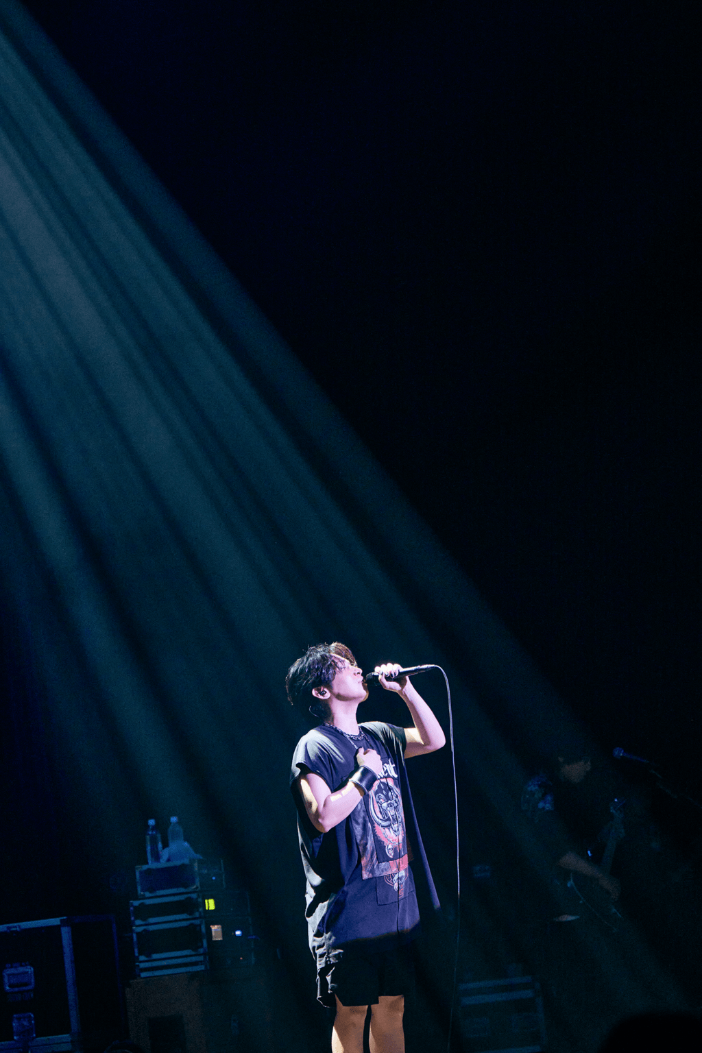 歌い手活動16周年を迎えたGero、地元・関西でファンへの感謝とロックの絶頂感に酔いしれた一夜／2024年大阪公演 Zeppツアー『火花 ...