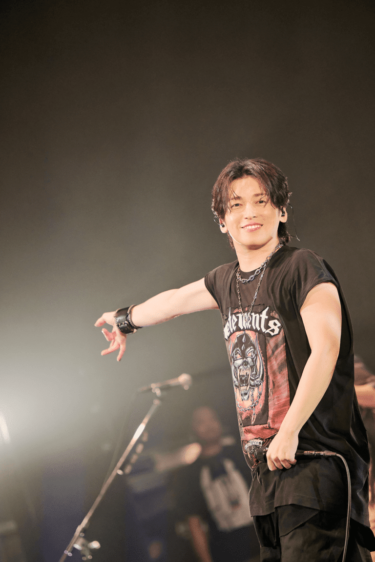 歌い手活動16周年を迎えたGero、地元・関西でファンへの感謝とロックの絶頂感に酔いしれた一夜／2024年大阪公演 Zeppツアー『火花 ...