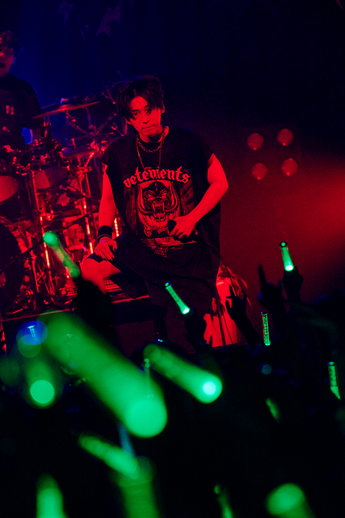 歌い手活動16周年を迎えたGero、地元・関西でファンへの感謝とロックの絶頂感に酔いしれた一夜／2024年大阪公演 Zeppツアー『火花 ...