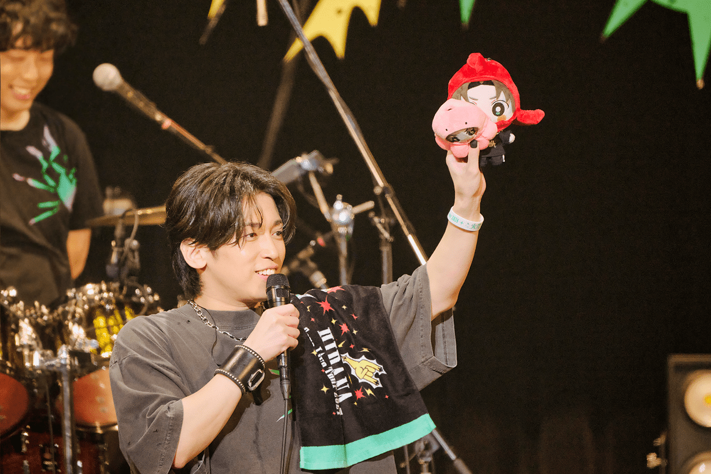 歌い手活動16周年を迎えたGero、地元・関西でファンへの感謝とロックの絶頂感に酔いしれた一夜／2024年大阪公演 Zeppツアー『火花 ...